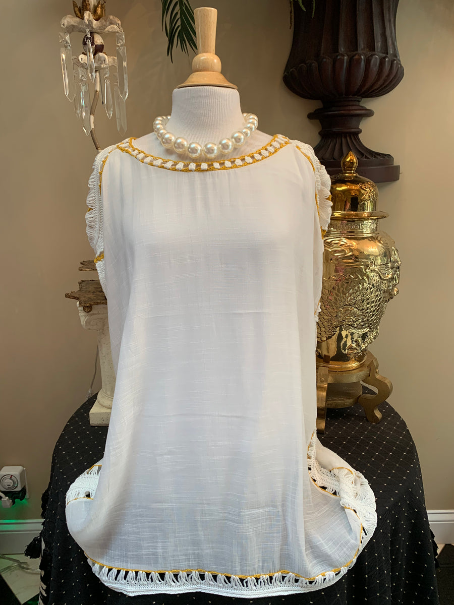 White Poncho w/Crochet Detail – Sash&Bow
